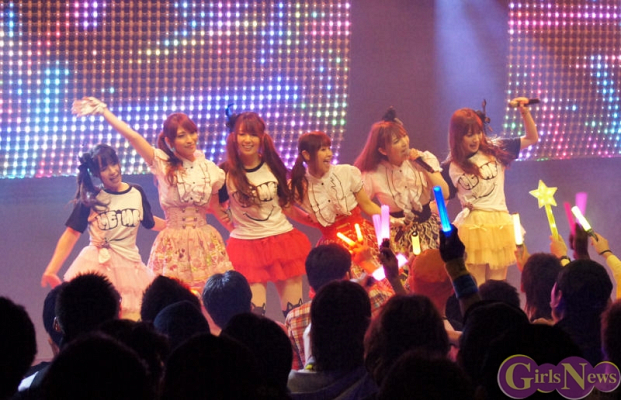 me-me* 新メンバーが加入した初ライブにファン大集合！ エレガントキュートなダンスでファンを魅了！ - GirlsNews