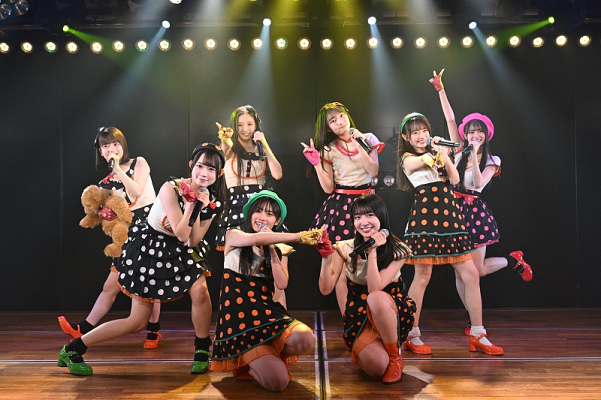 AKB48 19期研究⽣が待望の劇場公演デビュー 伊藤百花「5⼈で初⽇を迎えられてとても幸せ」 - GirlsNews