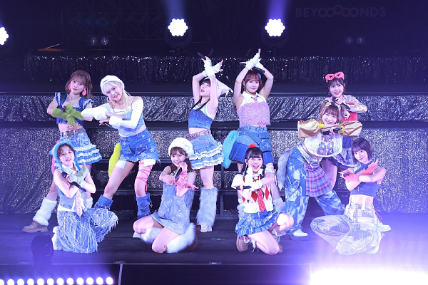 BEYOOOOONDS、ツアー千秋楽を日本武道館で開催 熱いパフォーマンスと多彩な演出で魅了 - GirlsNews