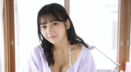 十味、「BOMB」の撮影で水着にハプニング「後ろの結び目が解けちゃって…」 - GirlsNews