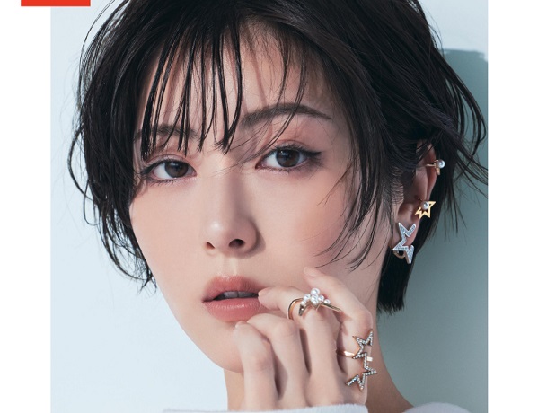 浜辺美波、凜とした美しさを見せる 「25ans」表紙に登場 - GirlsNews