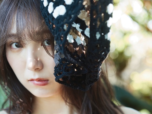 SKE48 菅原茉椰、念願の初写真集が 4月10日発売 黒水着姿眩しい先行カットが公開 - GirlsNews