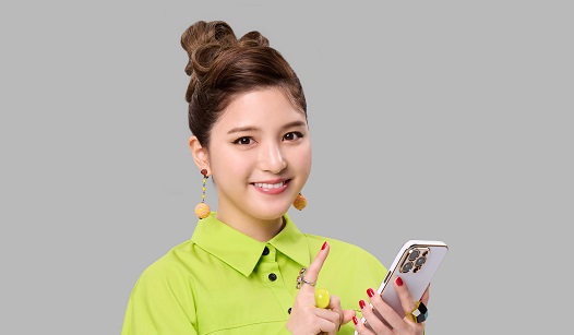 川島海荷、70、80年代のファッションモデル風に 「vivifi」新CM放映開始 - GirlsNews