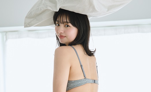 話題の“バレー女子” 蒔埜ひなと一緒にゴロゴロ 「DOLCE Vol.16」でグラビア - GirlsNews