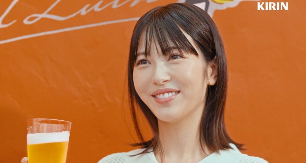 浜辺美波、キリン新ビールに「オシャレな味がする！」 CMで綾瀬はるか・Mrs. GREEN APPLEらと共演 - GirlsNews